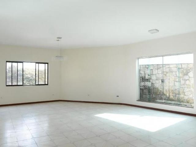 Casa à Venda Água Fria, 4 Quartos, 450 m2