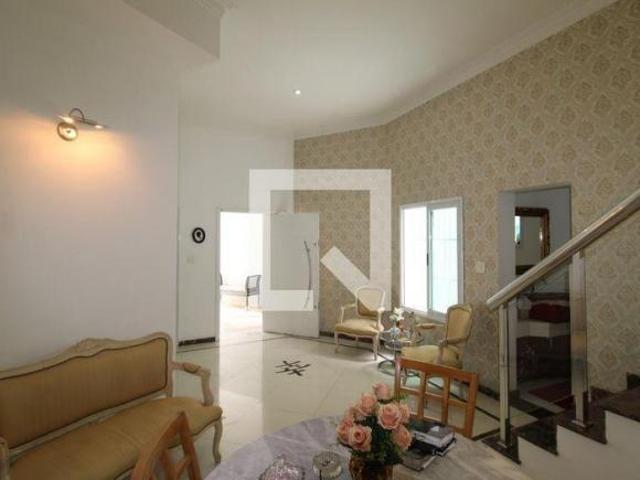Casa à Venda Água Fria, 4 Quartos, 520 m2