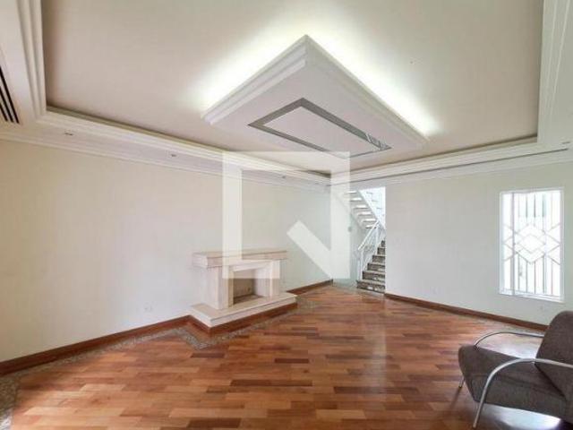 Casa à Venda Água Fria, 4 Quartos, 853 m2