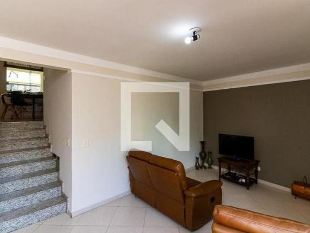 Casa à Venda Água Fria, 4 Quartos, 160 m2