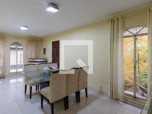 Casa à Venda Água Fria, 4 Quartos, 164 m2