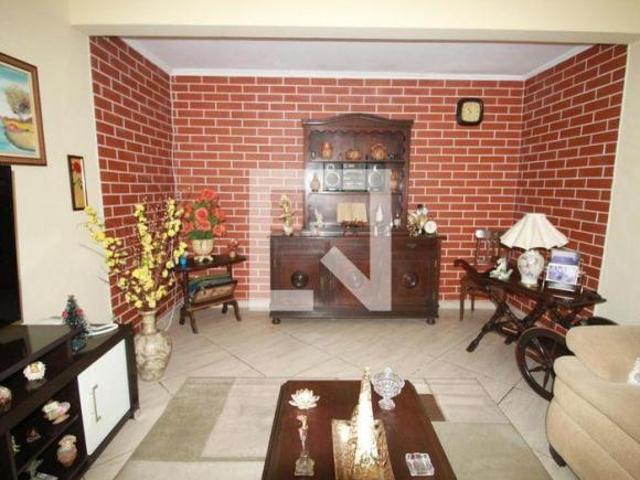 Casa à Venda Água Fria, 4 Quartos, 180 m2