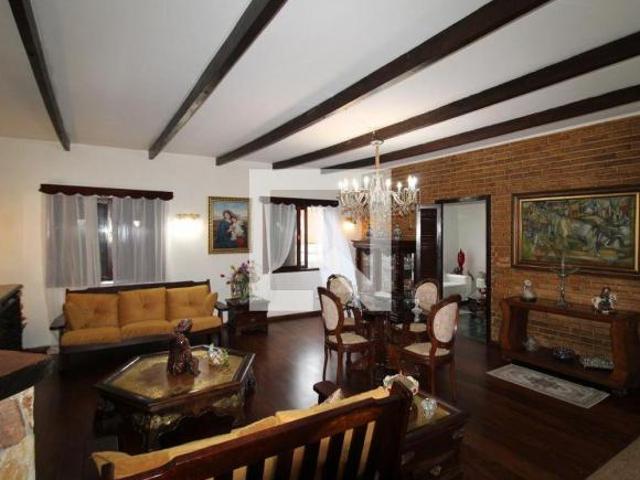 Casa à Venda Água Fria, 4 Quartos, 200 m2