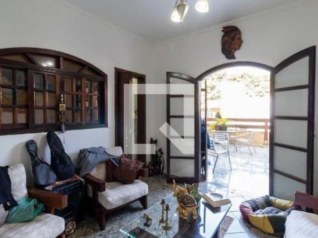 Casa à Venda Água Fria, 4 Quartos, 200 m2