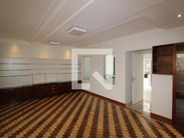 Casa à Venda Água Fria, 4 Quartos, 242 m2
