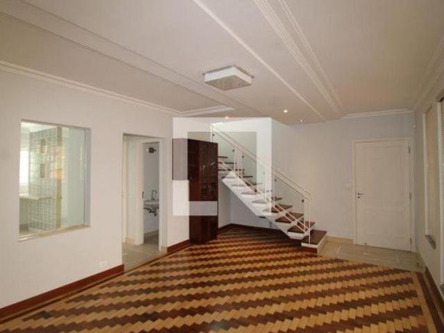 Casa à Venda Água Fria, 4 Quartos, 242 m2