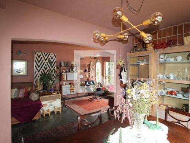 Casa à Venda Água Fria, 4 Quartos, 242 m2