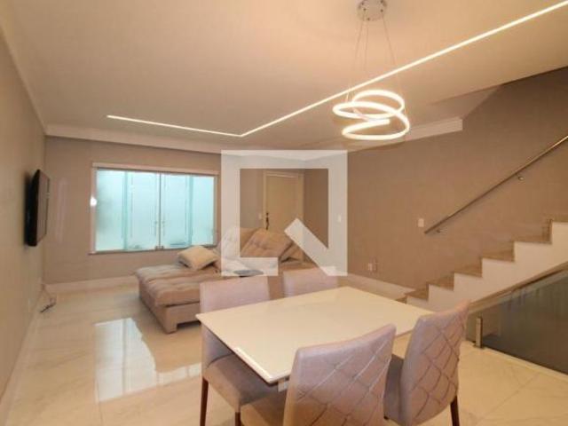 Casa à Venda Água Fria, 4 Quartos, 289 m2