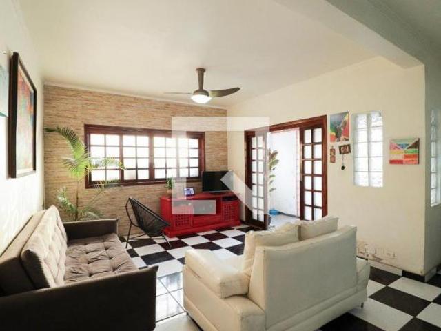 Casa à Venda Água Fria, 4 Quartos, 300 m2