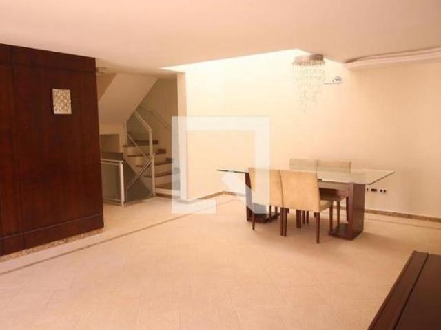 Casa à Venda Água Fria, 4 Quartos, 300 m2