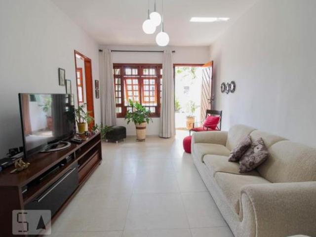 Casa à Venda Água Fria, 4 Quartos, 300 m2