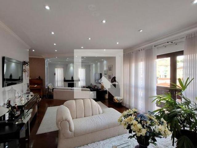 Casa à Venda Água Fria, 4 Quartos, 311 m2