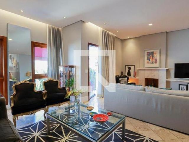 Casa à Venda Água Fria, 4 Quartos, 360 m2