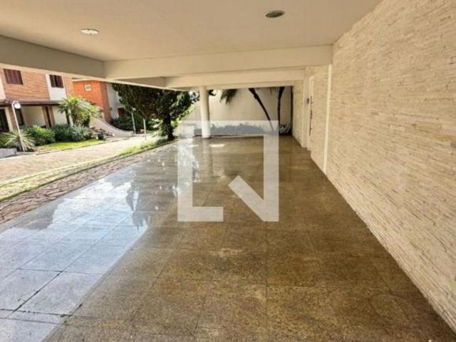 Casa à Venda Água Fria, 7 Quartos, 372 m2