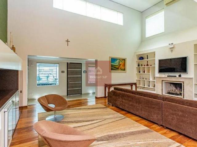 Casa à venda Alto da Boa Vista 380m² 4 dormitórios 1 suíte 4 vagas com piscina e churrasqueira!