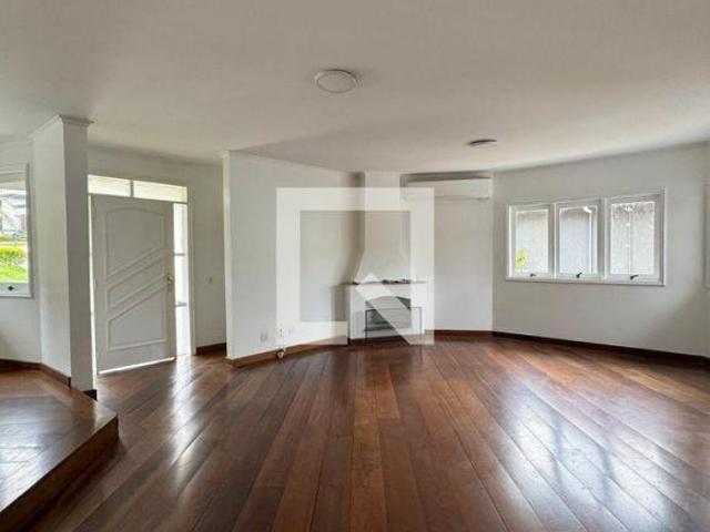 Casa à Venda Alphaville, 4 Quartos, 250 m² Santana de Parnaíba