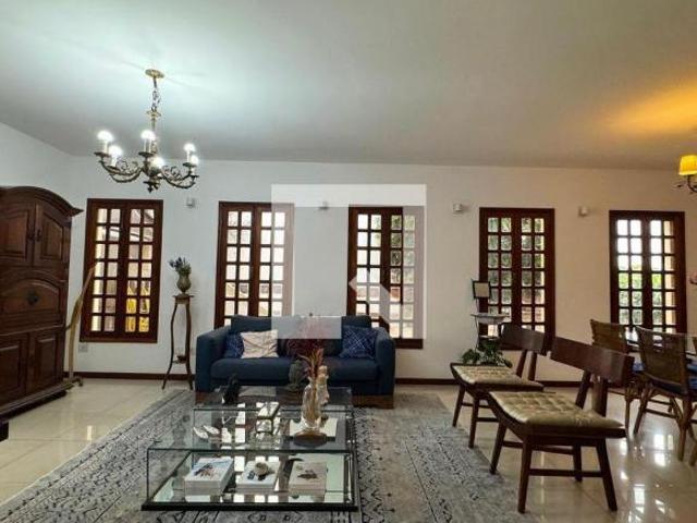 Casa à Venda Alphaville, 4 Quartos, 300 m2