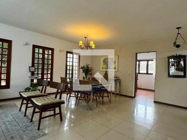 Casa à Venda Alphaville, 4 Quartos, 300 m2