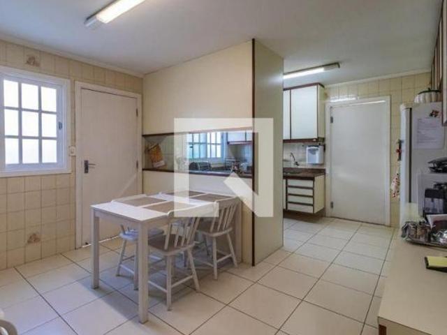 Casa à Venda Alphaville, 4 Quartos, 300 m2
