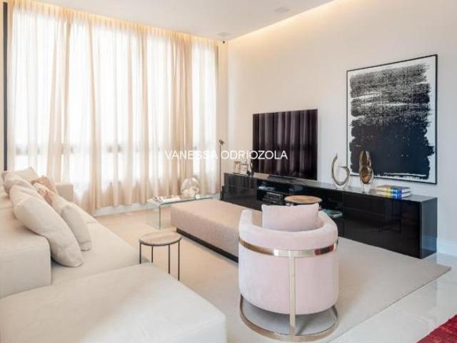 Luxuosa mansão de 6 quartos e 6 suítes em condomínio fechado em Alphaville Residencial Um, Barueri S