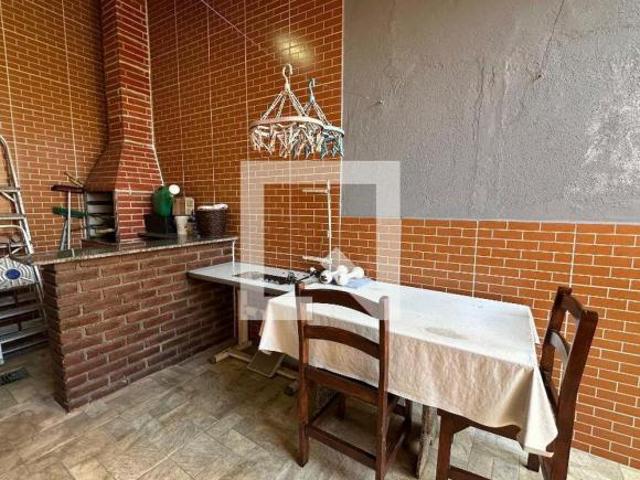 Casa à Venda Alphaville, 2 Quartos, 144 m2