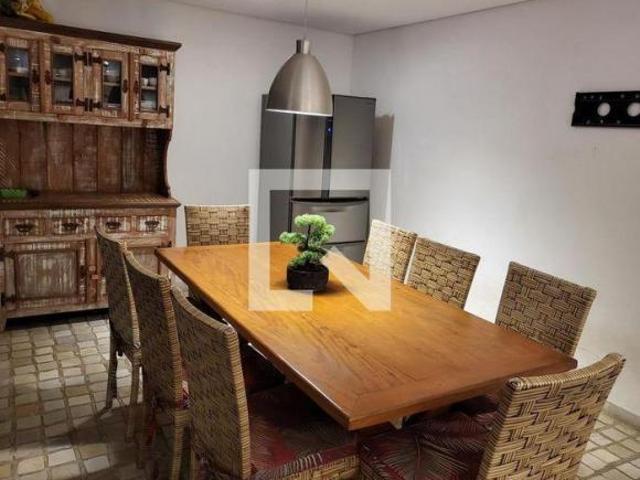 Casa à Venda Alphaville, 3 Quartos, 400 m2