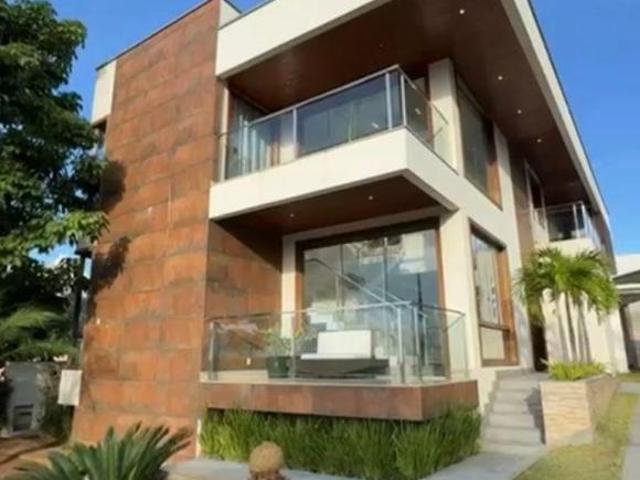 Casa à Venda Alphaville Vespasiano – 4 Suítes, Piscina e Área Gourmet