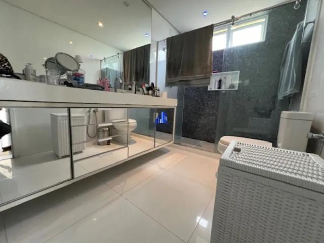 Casa à venda alphaville ii salvador r$ 4.800.000,00 piscina, varanda gourmet, sala climatizada, 5 su