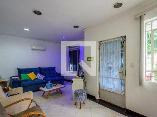 Casa à Venda Azenha, 3 Quartos, 330 m² Porto Alegre
