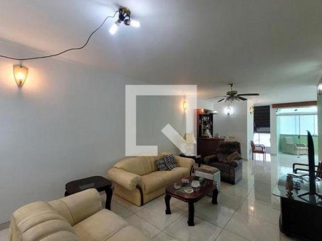 Casa à Venda Bosque da Saúde, 3 Quartos, 500 m2