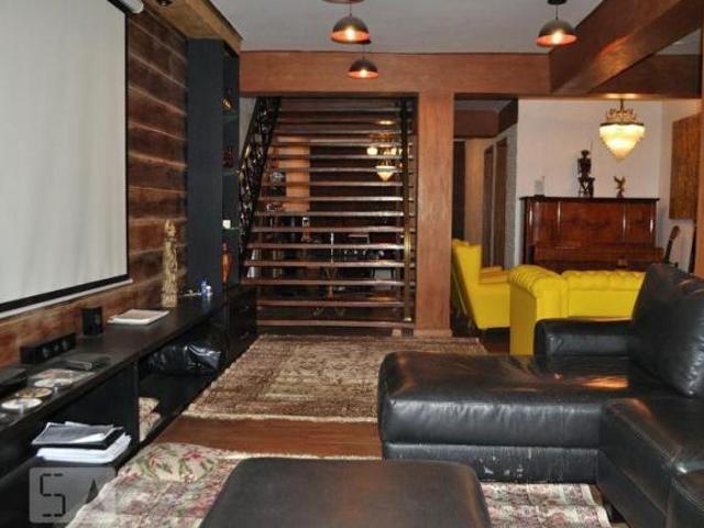 Casa à Venda Bosque da Saúde, 3 Quartos, 300 m2