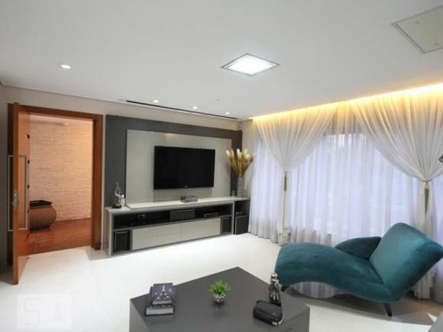 Casa à Venda Bosque da Saúde, 3 Quartos, 350 m² São Paulo