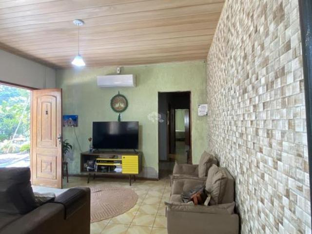 Casa à venda, bairro Alegria, Guaíba.3 dormitórios, 3 banheiros, cozinha, salas, salas de jantar, 2