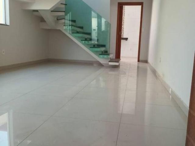 Casa a Venda, bairro Cabral. Próximo ao Shopping Contagem