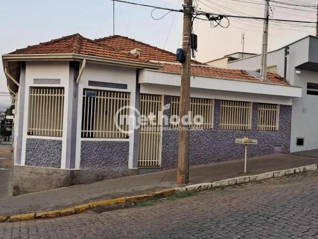 Casa à venda bairro Centro São José do Rio Pardo/SP