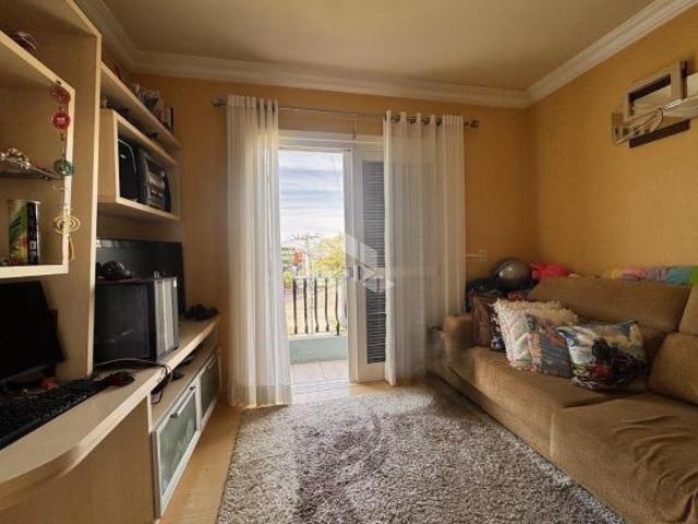 Casa a venda bairro Fenavinho, com uma sala comercial espaçosa e dois apartamentos, bairro Fenavinho