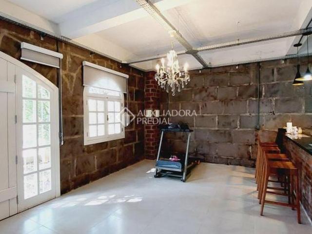 Casa à venda Bairro Interlagos em Caxias do Sul com 03 moradias