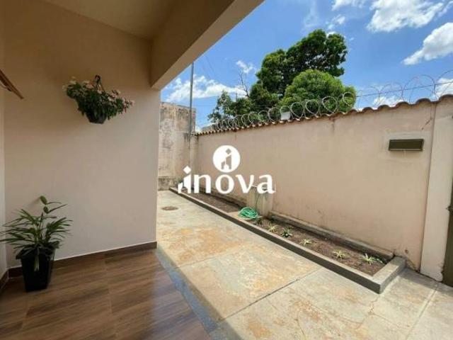 Casa a venda, bairro Universitário