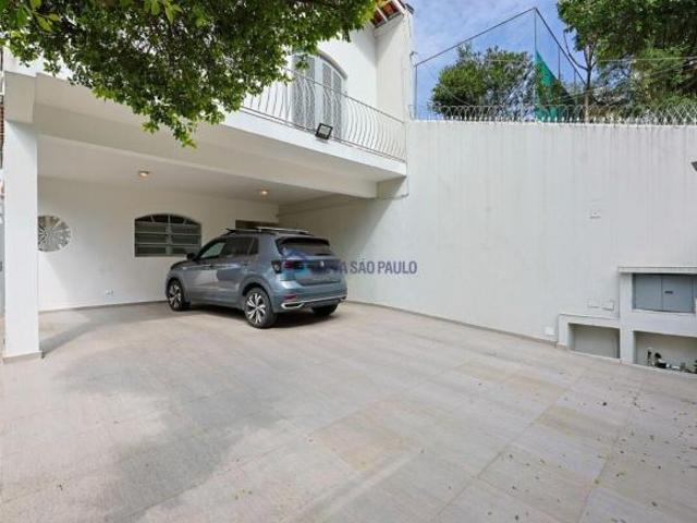 Casa a venda Bairro Vila Mariana. 3 suítes. 4 vagas. Vago