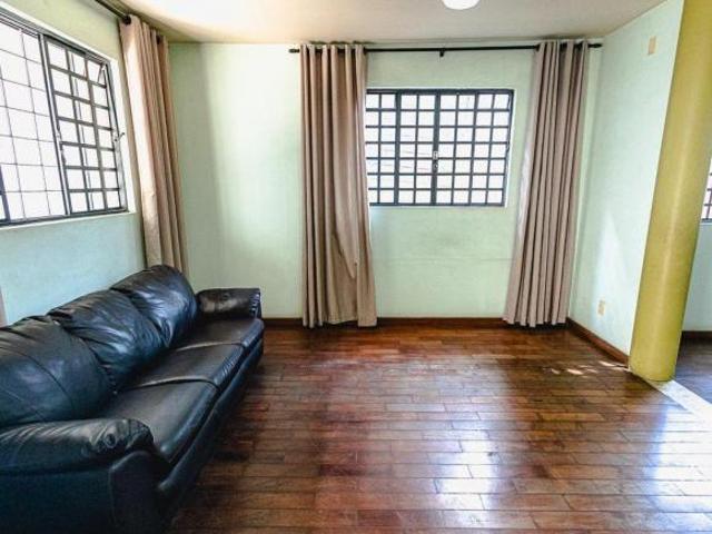 Casa à Venda Bandeirantes, 4 Quartos, 250 m2