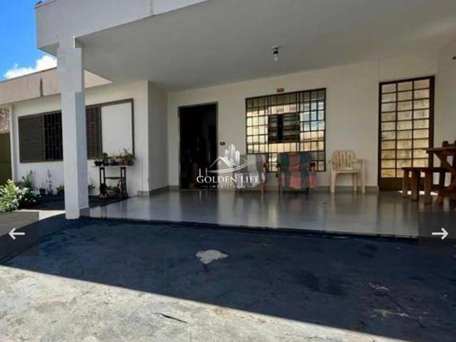 CASA À VENDA BEM LOCALIZADA NO BAIRRO BRASIL