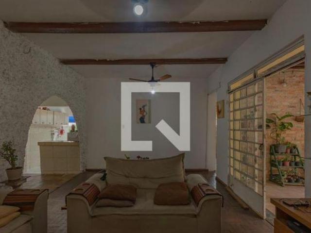 Casa à Venda Braúnas, 3 Quartos, 130 m² Belo Horizonte