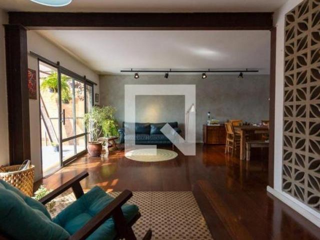 Casa à Venda Butantã, 4 Quartos, 300 m² São Paulo