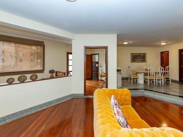 Casa à Venda Buritis, 4 Quartos, 282 m2