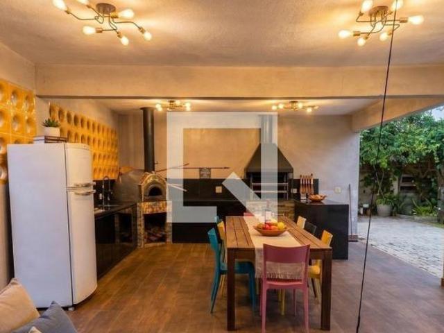 Casa à Venda Bussocaba, 4 Quartos, 300 m2