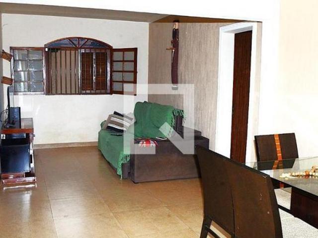 Casa à Venda Goiânia, 4 Quartos, 250 m² Belo Horizonte
