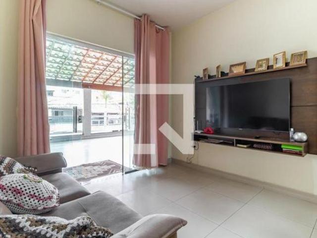 Casa à Venda Goiânia, 6 Quartos, 210 m² Belo Horizonte
