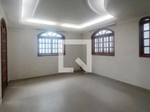 Casa à Venda Goiânia, 3 Quartos, 220 m² Belo Horizonte