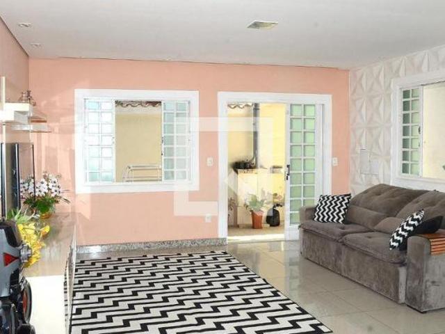 Casa à Venda Goiânia, 3 Quartos, 300 m² Belo Horizonte