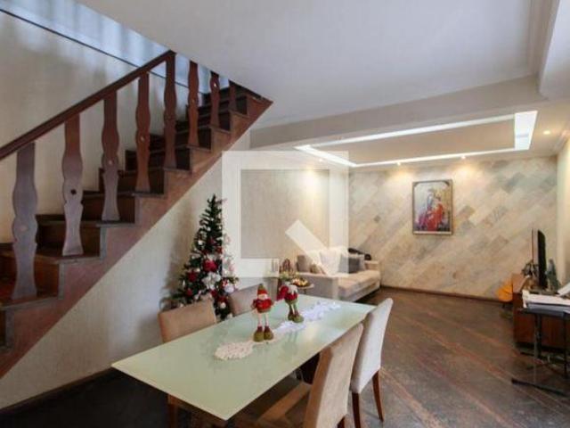 Casa à Venda Glória, 2 Quartos, 220 m² Belo Horizonte